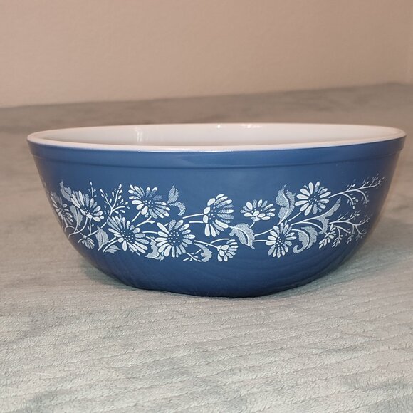 Pyrex | Kitchen | 44 Pyrex Colonial Mist Blue White Daisy Flowers 4 L ...